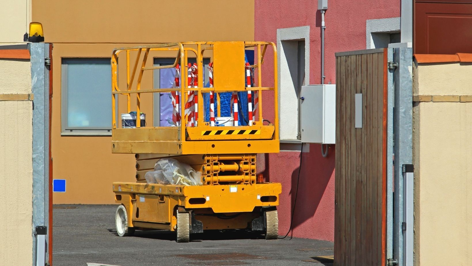 Big Load Equipment Rentals - Understanding Scissor Lift Safety